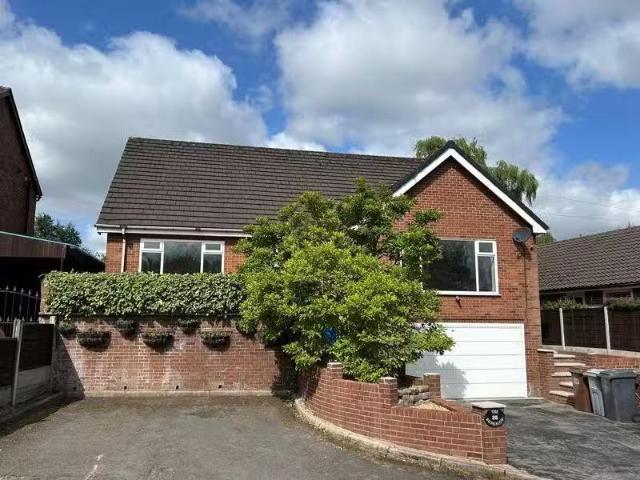 Cozy 2 BA 4 bedroom detached house for rent in Manchester Road.