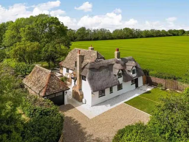 Charming 2 BA 4 bedroom detached house for rent in Pettitts La.