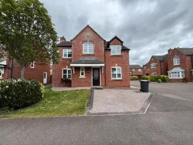 New 2 BA 4 bedroom detached house for rent in Rossiter Close.