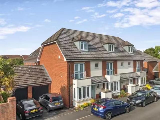 Cheap 2 BA 4 bedroom end of terrace house for rent in Winter W.