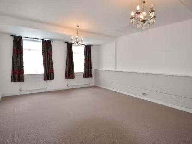 New 2 BA 4 bedroom flat for rent in Mina Road, St Werburghs, BS2