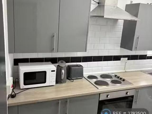 New 2 BA 4 bedroom flat for rent in Walton, Liverpool, L4