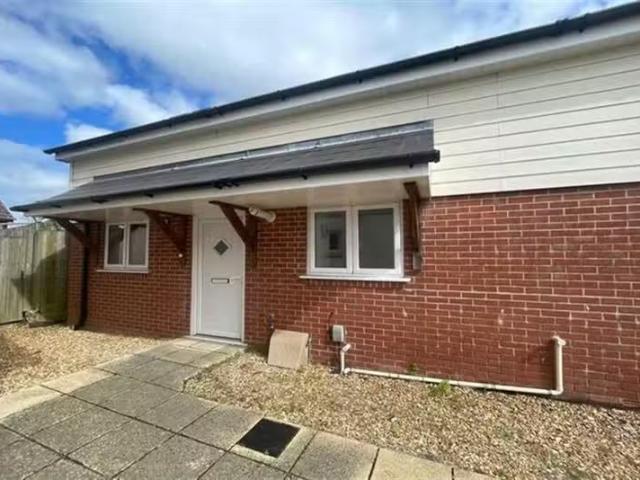 Cheap 2 BA 4 bedroom house for rent in 4 bedroom Semi Detached.