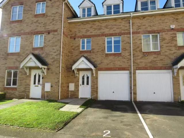 Just in! 2 BA 4 bedroom house for rent in Titford Road, OLDBUR.