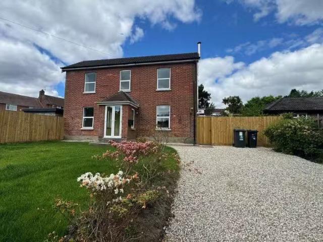 New 2 BA 4 bedroom house for rent in Moorside Road, Kinson, BH11