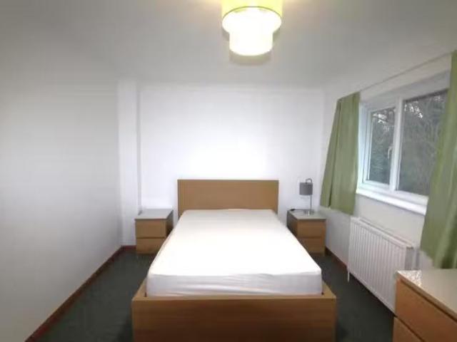 For Rent! 2 BA 4 bedroom house share for rent in Regency Place.