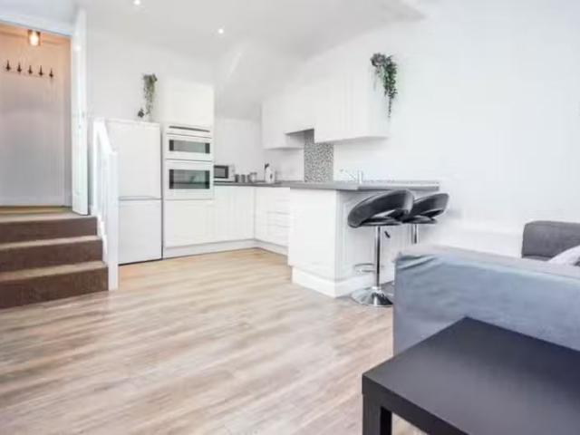 Cheap 2 BA 4 bedroom property for rent in Norwich Road, Bourne.