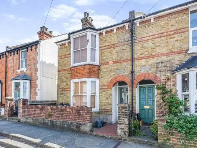 Cozy 2 BA 4 bedroom semi detached house for rent in Norman Roa.