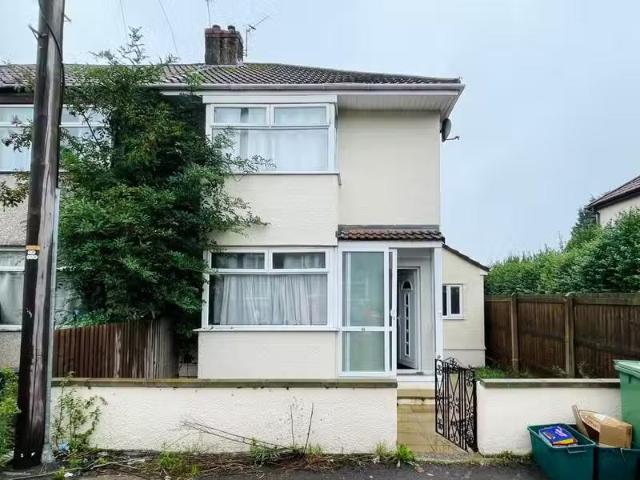 New 2 BA 4 bedroom semi detached house for rent in Charles Roa.
