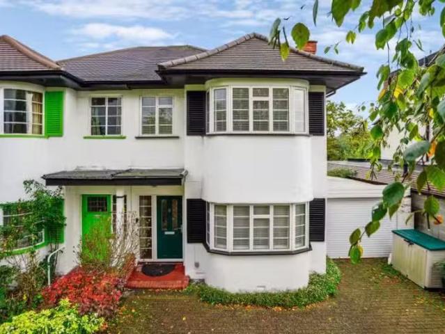 For Rent! 2 BA 4 bedroom semi detached house for rent in Rushd.