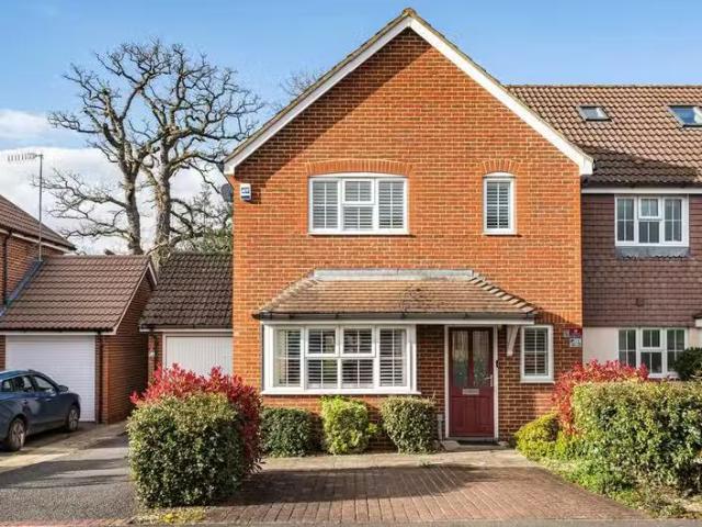 Cheap 2 BA 4 bedroom semi detached house for rent in St. Thoma.
