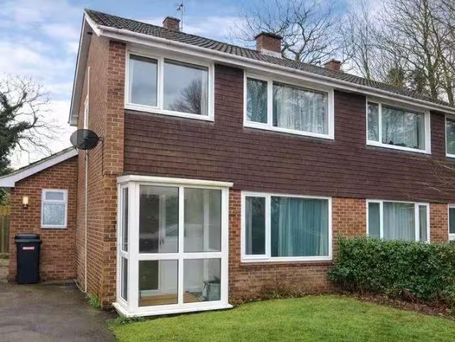 For Rent! 2 BA 4 bedroom semi detached house for rent in Shaft.