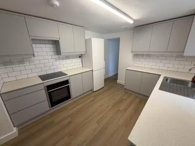 Nice 2 BA 5 bedroom terraced house for rent in Augusta Street.