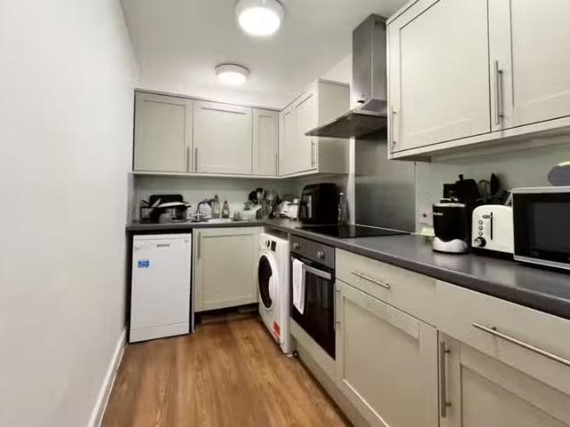 Unique 2 BA 5 bedroom flat for rent in Bournemouth Centre, BH8