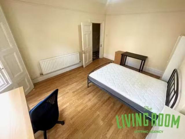 For Rent! 2 BA 5 bedroom house for rent in Tydfil Place, Roath.