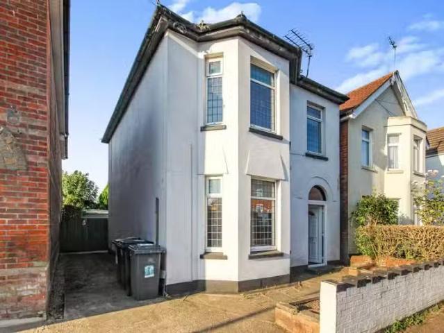 Cheap 2 BA 5 bedroom property for rent in Alma Road, Bournemou.