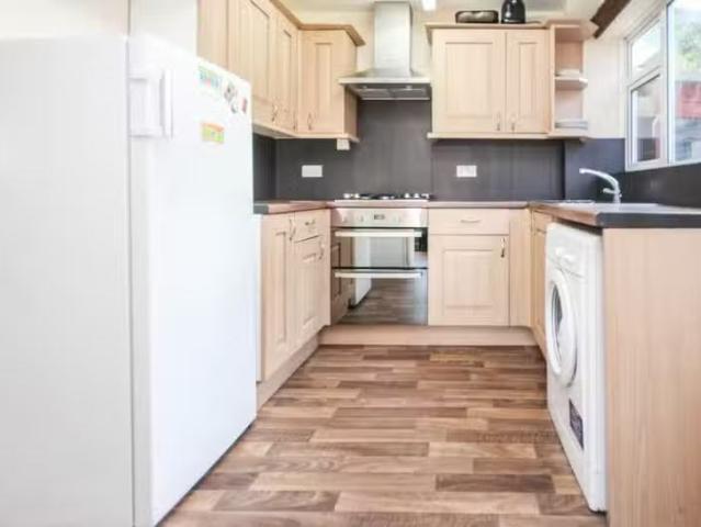 For Rent! 2 BA 5 bedroom property for rent in St. Leonards Roa.