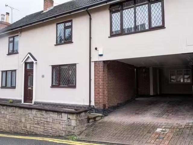 Cozy 2 BA 5 bedroom semi detached house for rent in Dragwell.