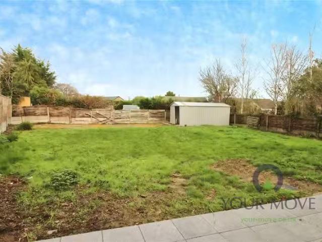 New 2 BA 5 bedroom Semi Detached House to rent, Heronscroft, B.