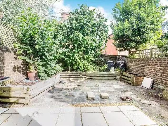 Cozy 2 BA 6 bedroom House to rent, St. Davids Road, Southsea.