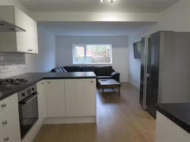 Just in! 2 BA 6 bedroom house for rent in 6 bedroom Detached H.