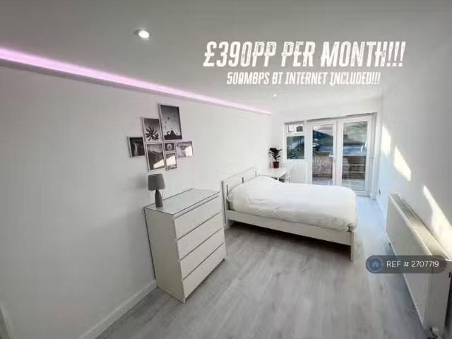 New 2 BA 6 bedroom semi detached house for rent in Priest Aven.