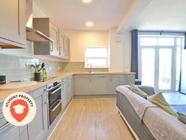 Unique 2 BA 6 bedroom semi detached house for rent in Southmea.
