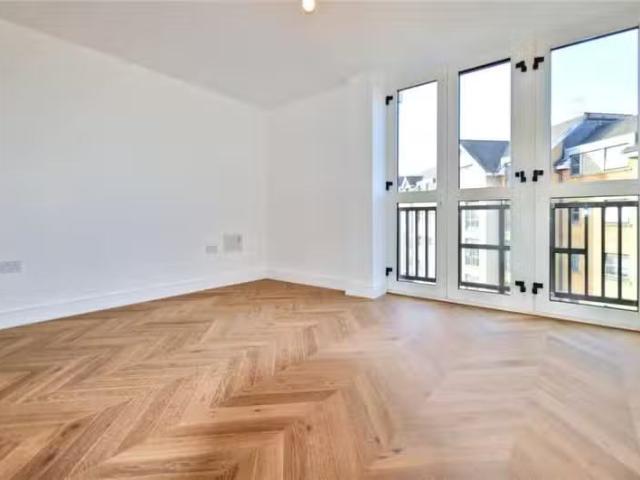 Nice 2 bedroom apartment for rent in Adderley Road, Bishop's S.