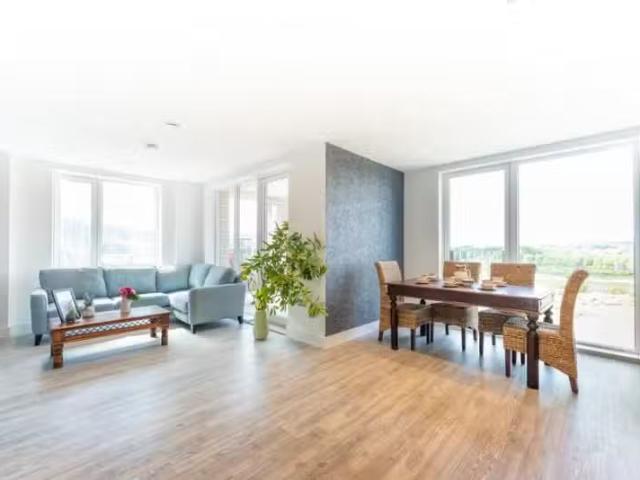 Unique 2 bedroom apartment for rent in Appleton Way, Cambridge.