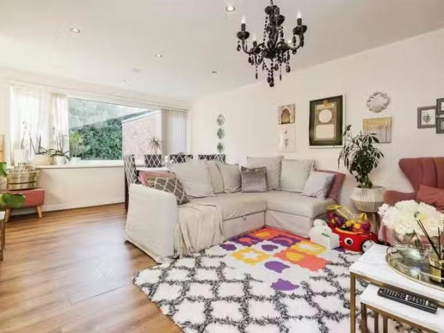 Just in! 2 bedroom apartment for rent in Binswood Road, HALESO.