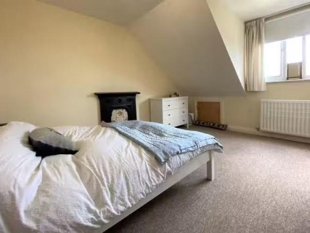 Just in! 2 bedroom apartment for rent in Dundonald Road Redla.