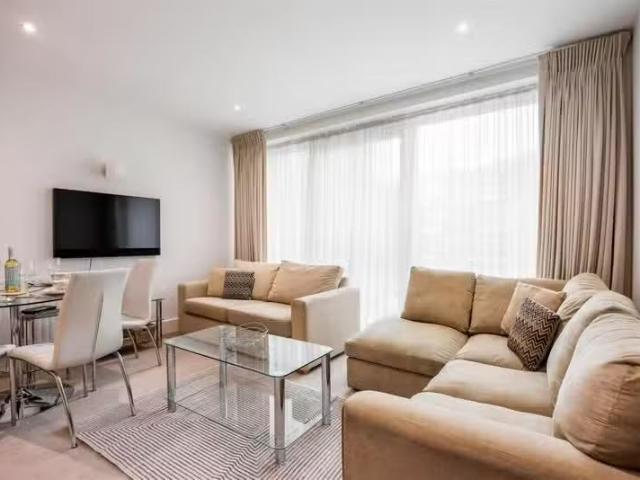 Unique 2 bedroom apartment for rent in Dolphin Quays, The Quay.