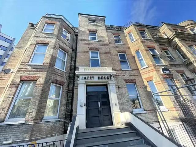 For Rent! 2 bedroom apartment for rent in Jacey House, Bath Ro.