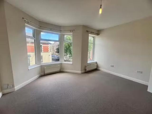 Deal! 2 bedroom apartment for rent in Lansdowne Road, Cardiff.