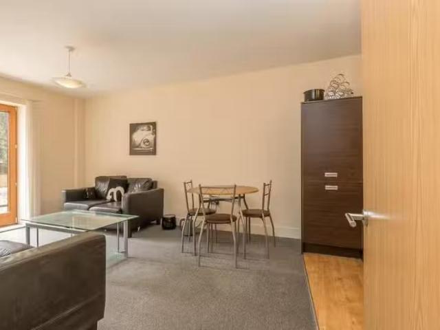 Cheap 2 bedroom apartment for rent in Postbox, Upper Marshall.