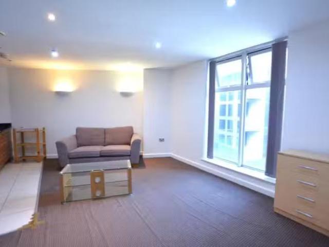 Rental! 2 bedroom apartment for rent in The Gatehaus, Leeds Ro.