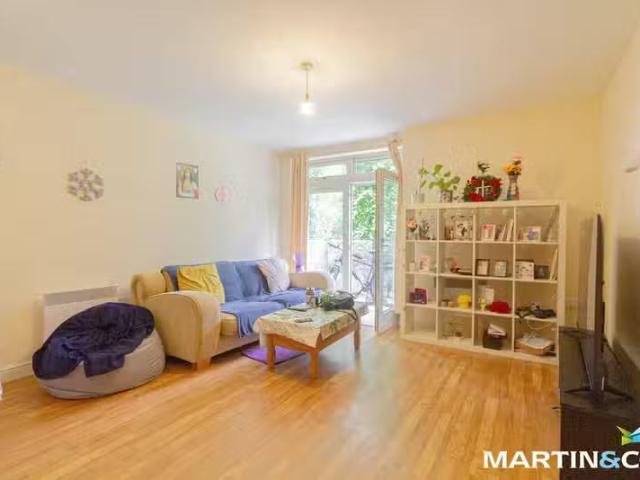 Just in! 2 bedroom apartment for rent in Woodbrooke Grove, Nor.