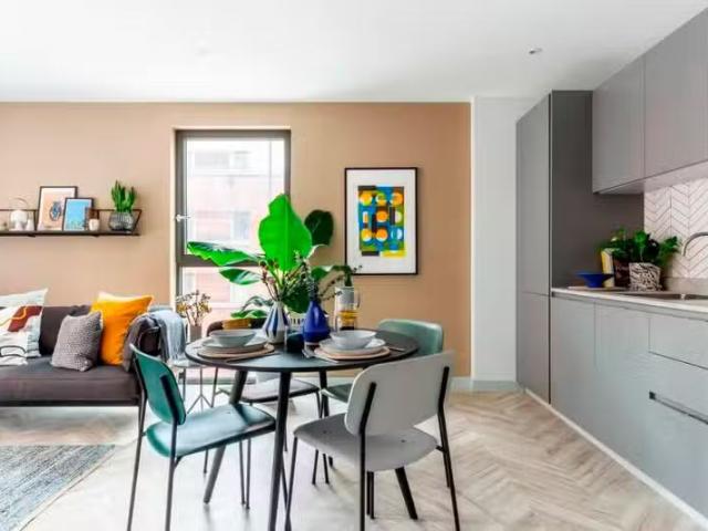 Cheap 2 bedroom apartment for rent in 310 Dovetail, Box Makers.