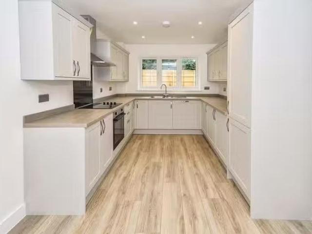 Unique 2 bedroom bungalow for rent in Dover Road, Ringwould, D.