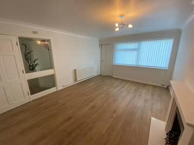 Cheap 2 bedroom ground floor flat for rent in Kestrel Close, B.