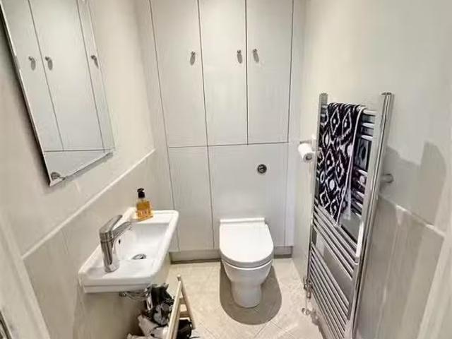 Charming 2 bedroom detached house for rent in Ormerod Road Sto.