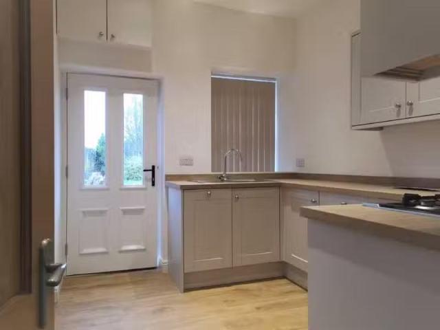 Rental! 2 bedroom detached house for rent in Netherhall Road.
