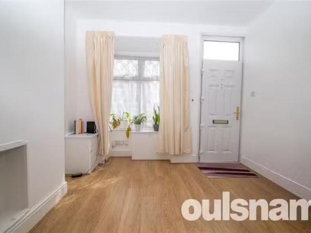 Unique 2 bedroom end of terrace house for rent in Charlotte Ro.