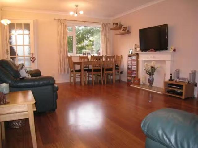 Unique 2 bedroom end of terrace house for rent in birderell Cl.