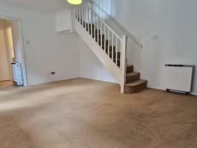Rental! 2 bedroom end of terrace house for rent in Pavilion Co.