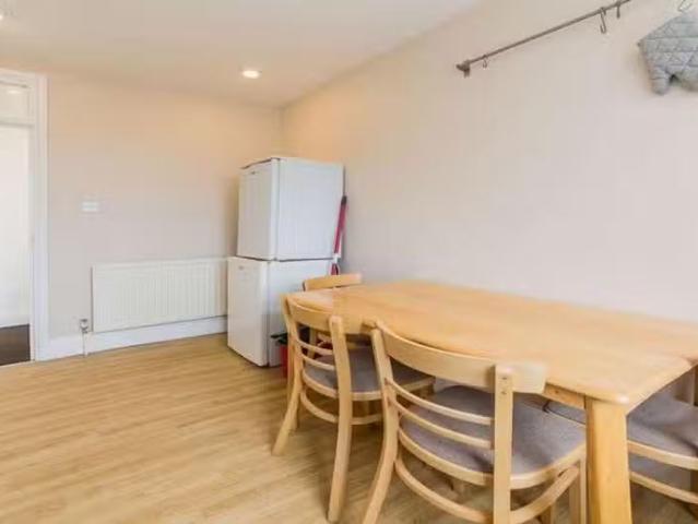 Deal! 2 bedroom flat to rent in NW2