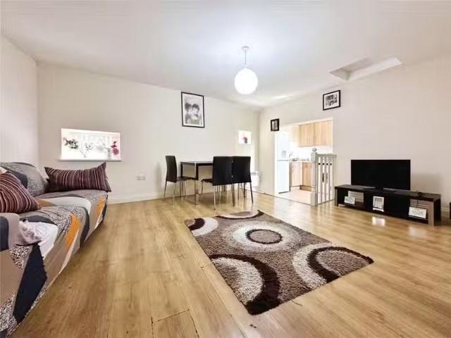 Just in! 2 bedroom Flat to rent, Regent Street, Hinckley, LE10.