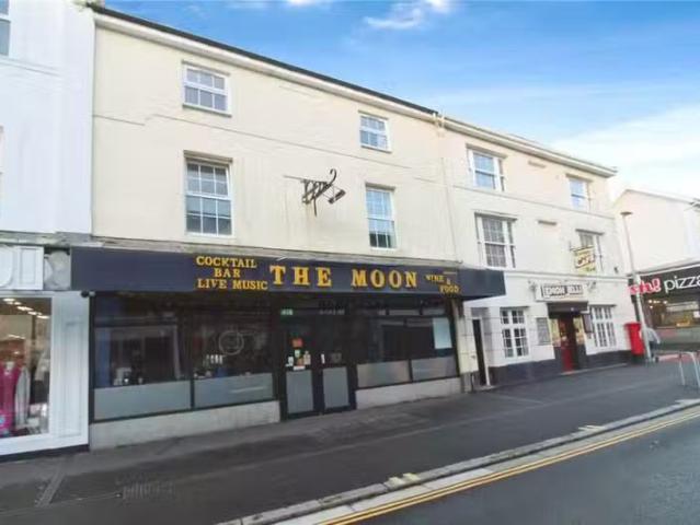 Nice 2 bedroom Flat to rent, Victoria Place, Newton Abbot, TQ1.
