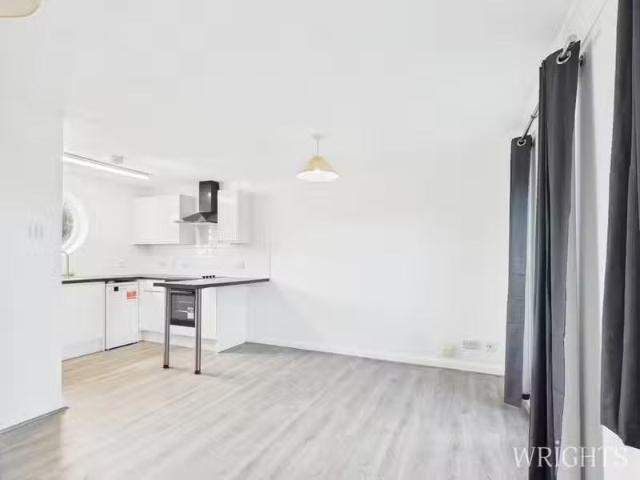 Rental! 2 bedroom flat for rent in Walsingham Close, Hatfield.