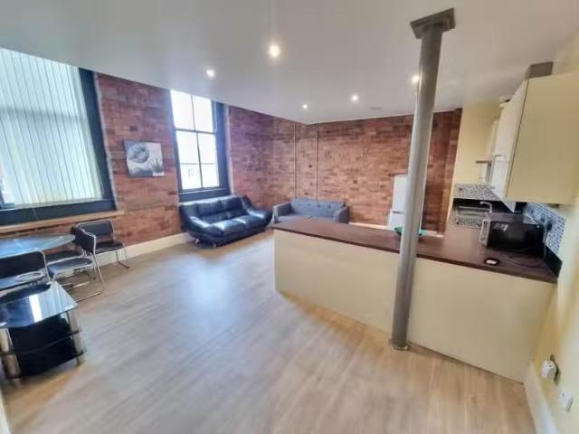 Deal! 2 bedroom flat for rent in Albion House, 4 Hick street.
